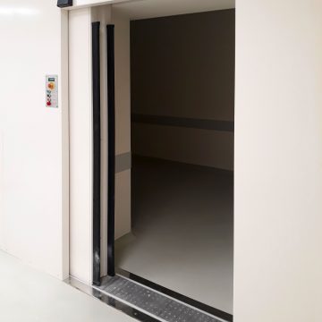 Sliding radiation-shielded door | UAB «STB Group»